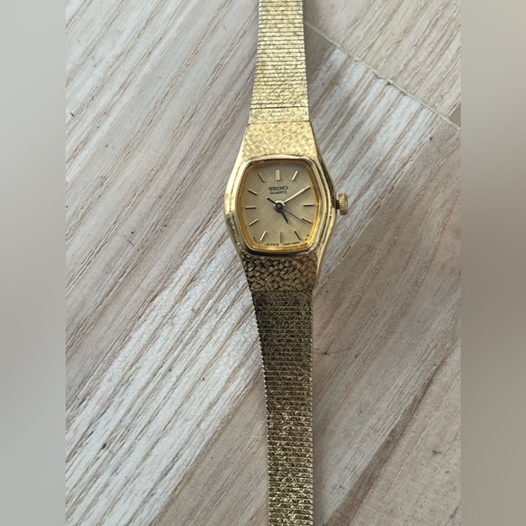 Seiko | Accessories | Seiko Ladies Watch Vintage Gold Tone Dial Bracelet Hands Markers Beautiful ...